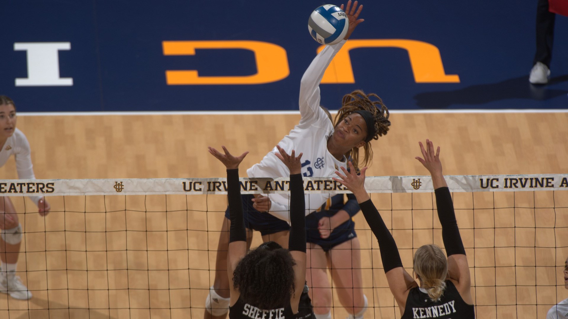 Onye Ofoegbu - Women's Volleyball - UCI Athletics