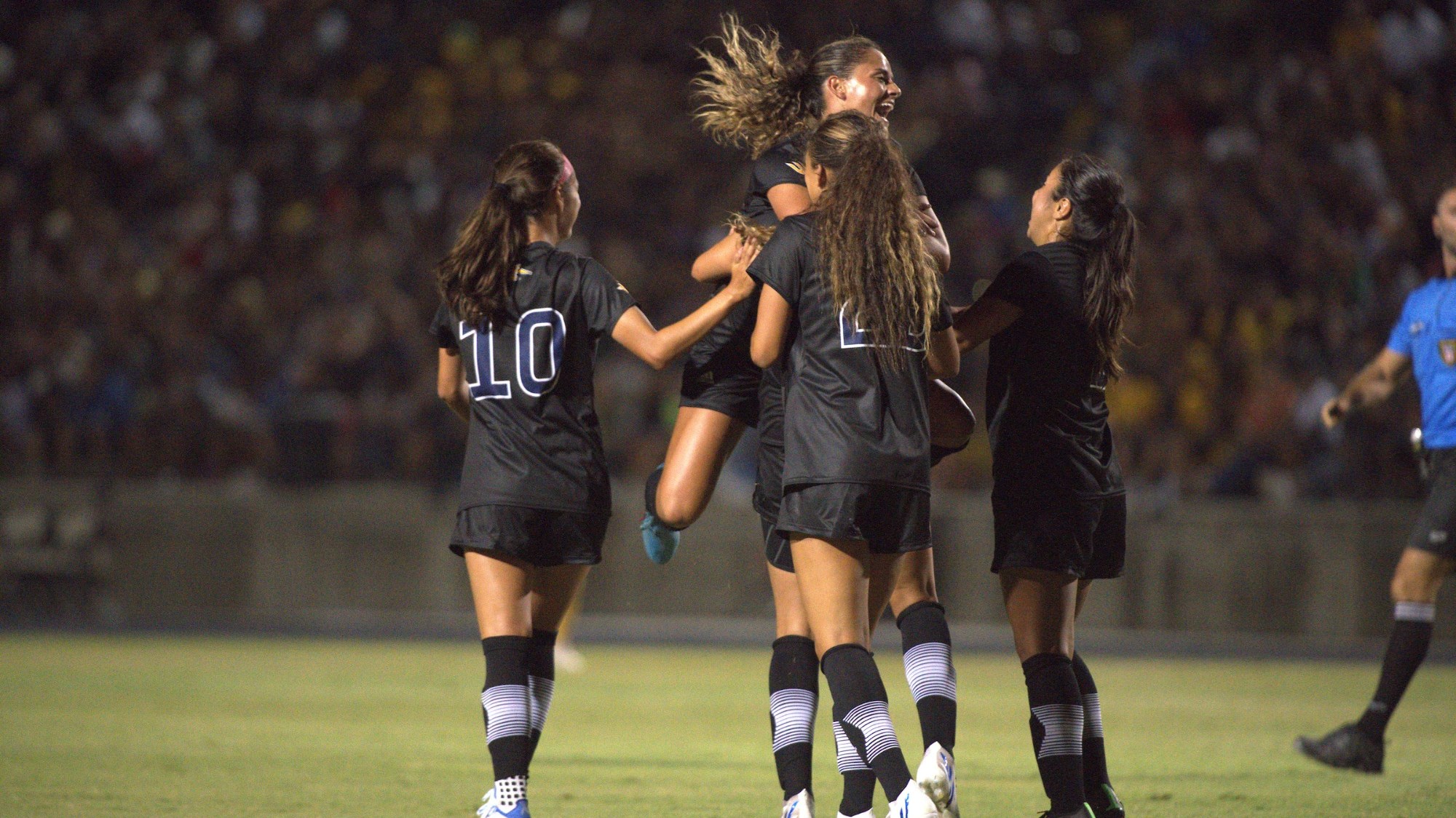 Sellout Crowd Watches Anteaters Top Cal, 1-0 - UCI Athletics