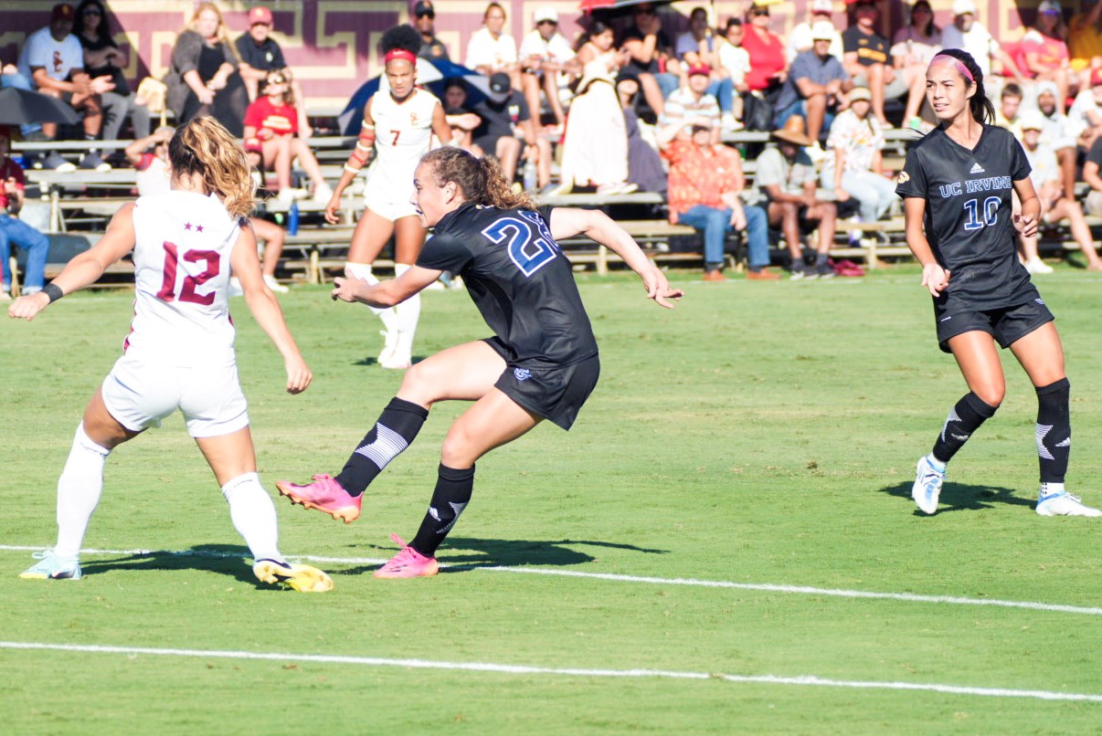 'Eaters Close Late in 3-2 Loss - UCI Athletics