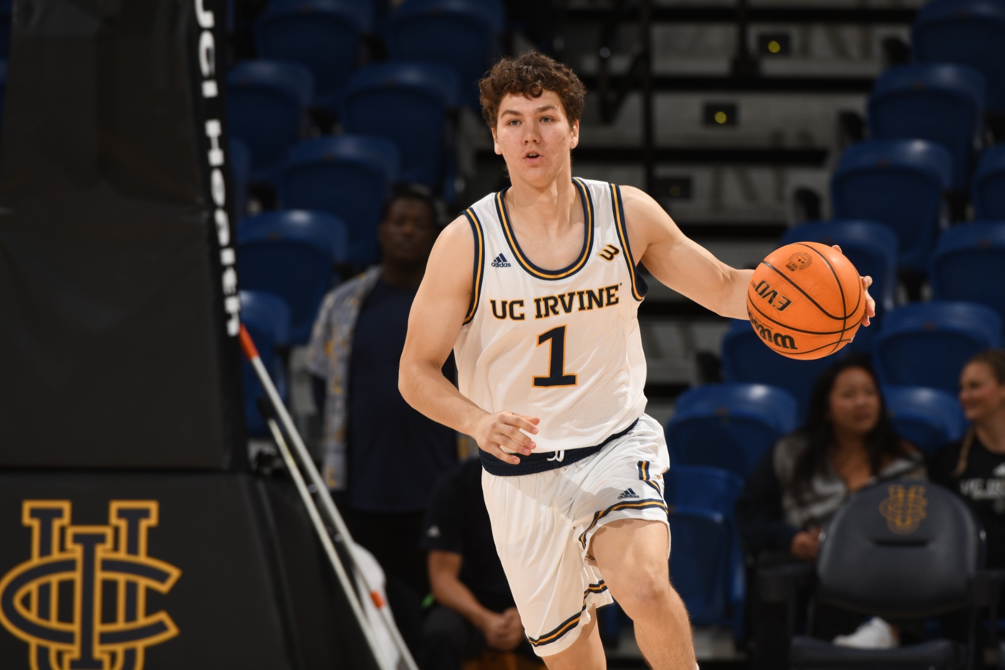 Saran Shines In 76-60 Victory Over Pepperdine - UCI Athletics