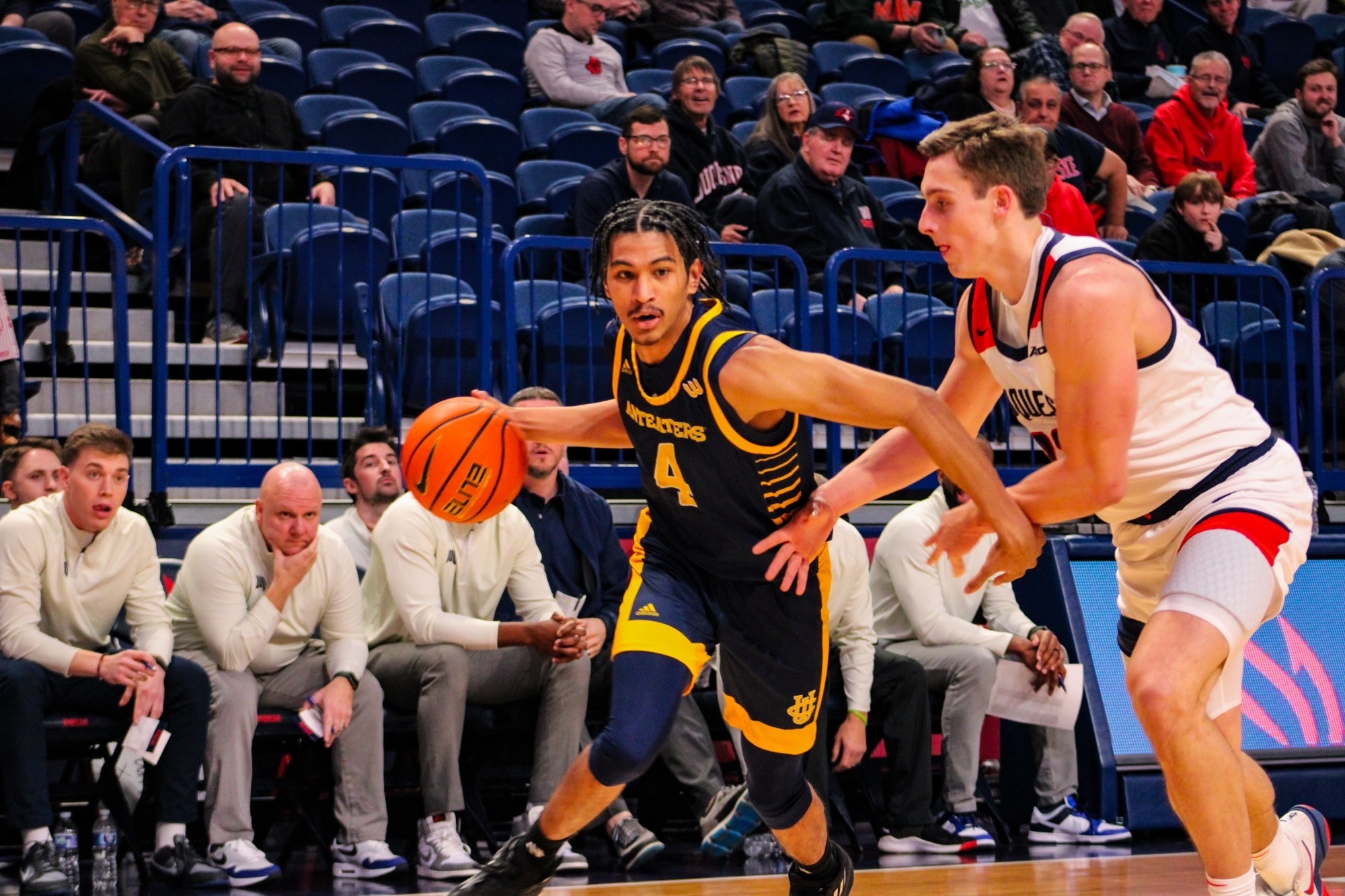 Duquesne Holds Off UC Irvine - UCI Athletics