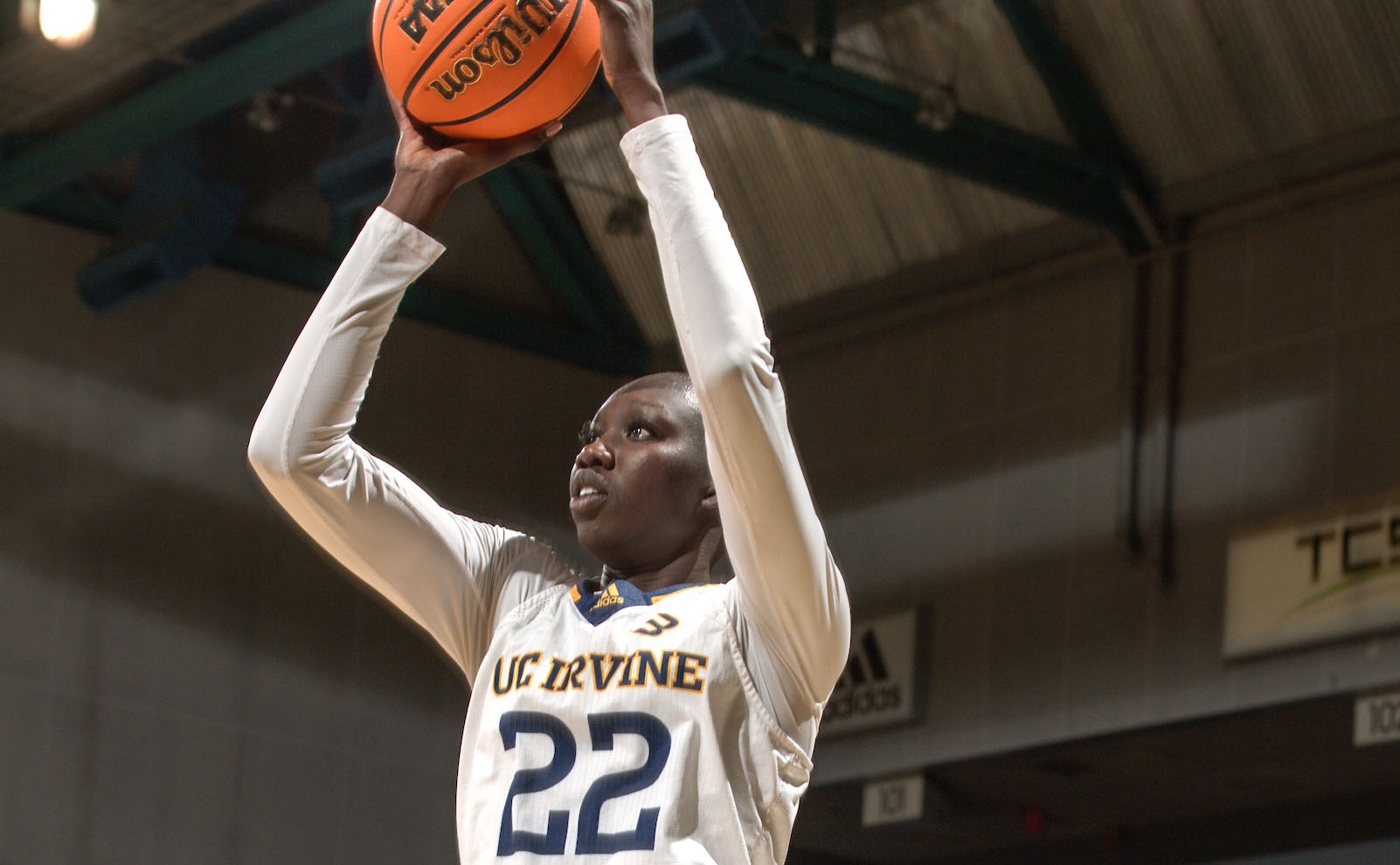 Nyagoa Gony - Women's Basketball - UCI Athletics