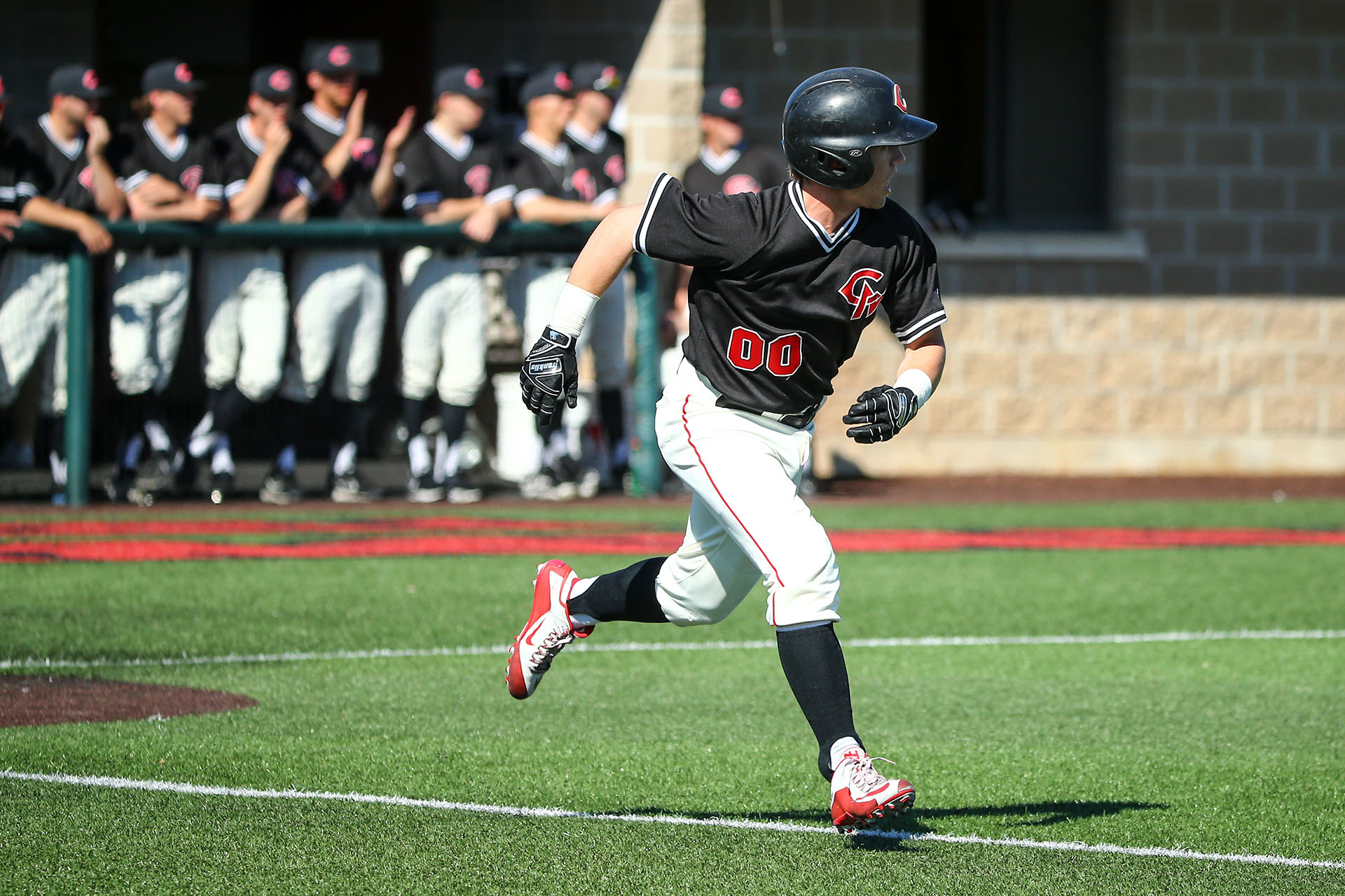 Six-Run First Helps Mules Past Griffons - University of Central ...