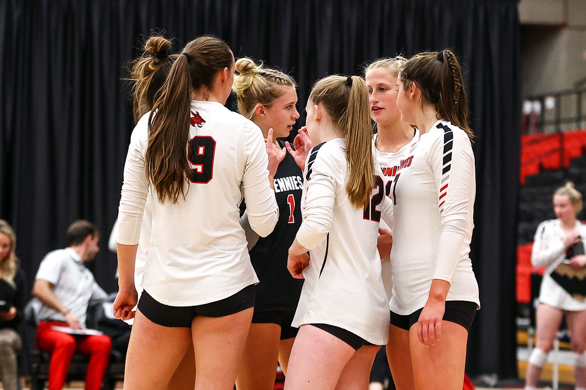 No. 24 Jennies Volleyball Falls to Lions - University of Central ...