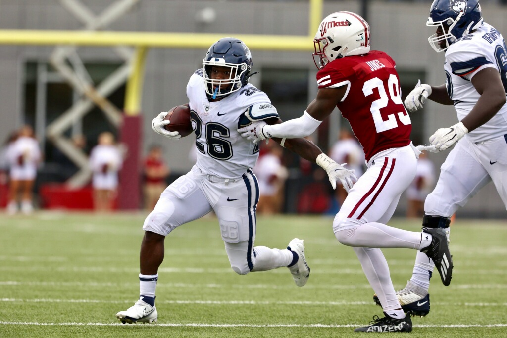 Nathan Carter - Football - University of Connecticut Athletics