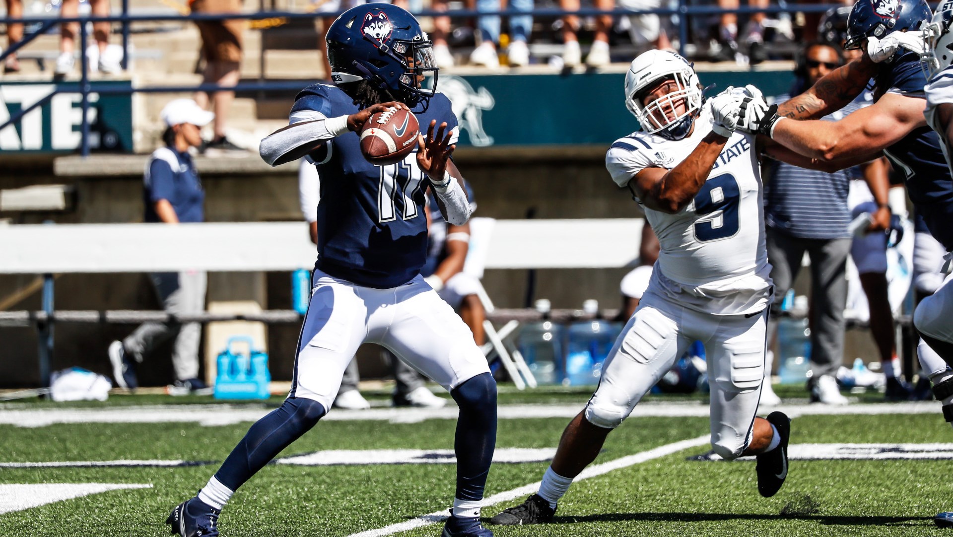 Zion Turner - Football - University of Connecticut Athletics