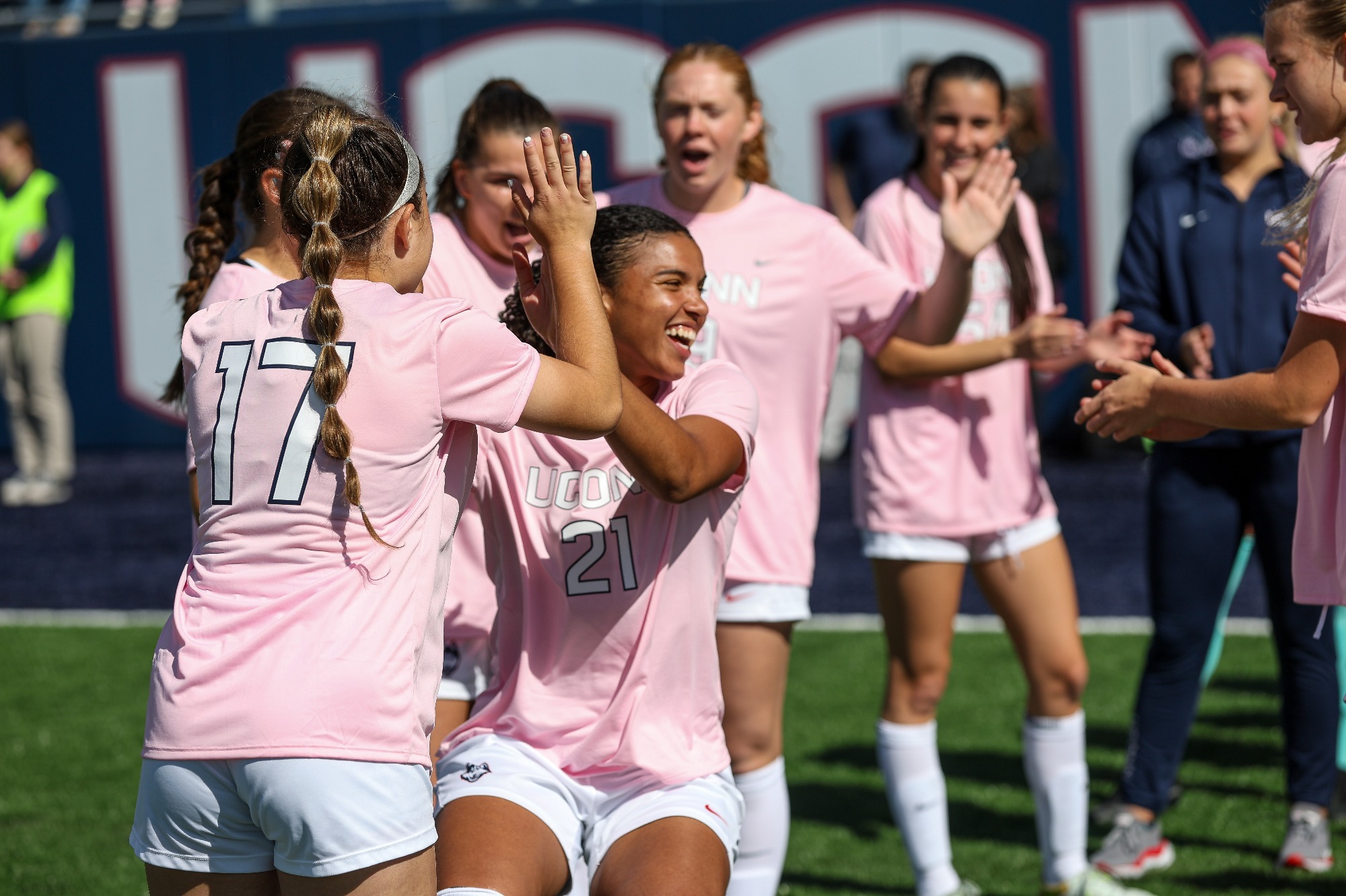 Izzy Gomez - Women's Soccer - University of Connecticut Athletics