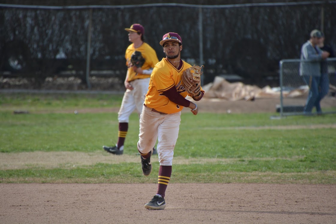 Golden Eagles Split with Battlers - University of Charleston Athletics