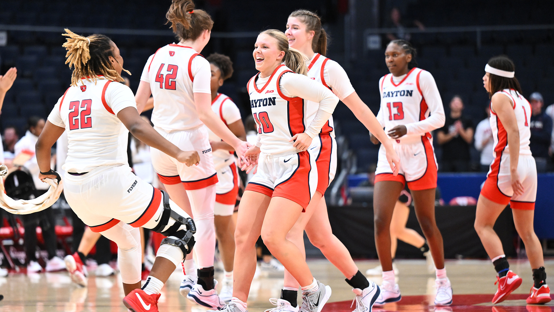 Women’s Basketball Wins Thriller Over SIUE - University of Dayton Athletics