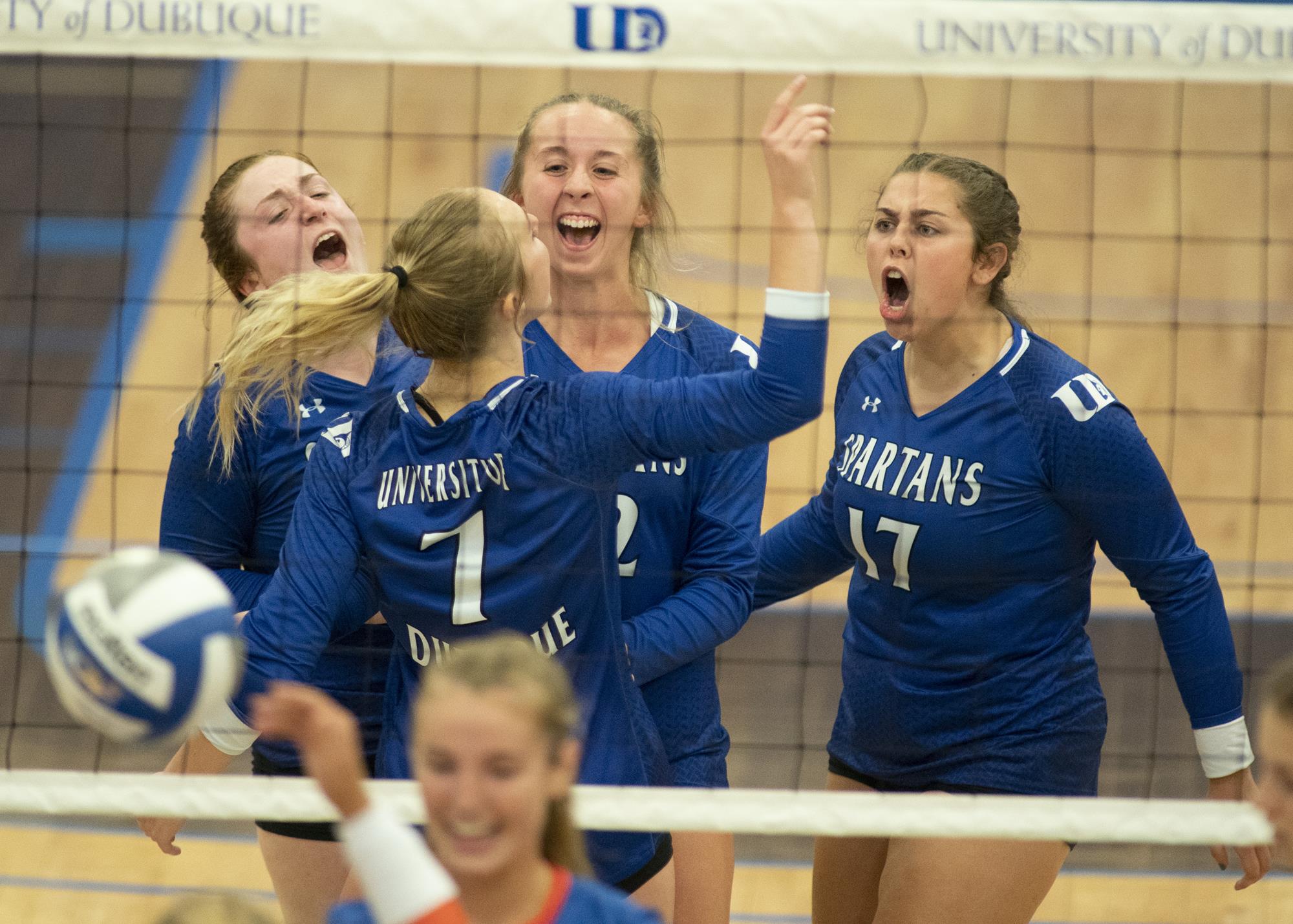 Volleyball Sweeps Pioneers 3-0 - University of Dubuque