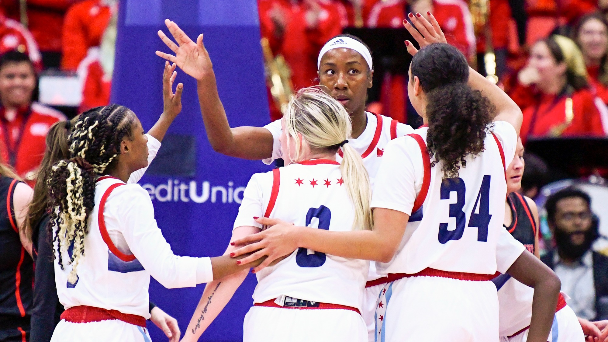 Flames Hold Off Governors, Win Second Straight - UIC Athletics