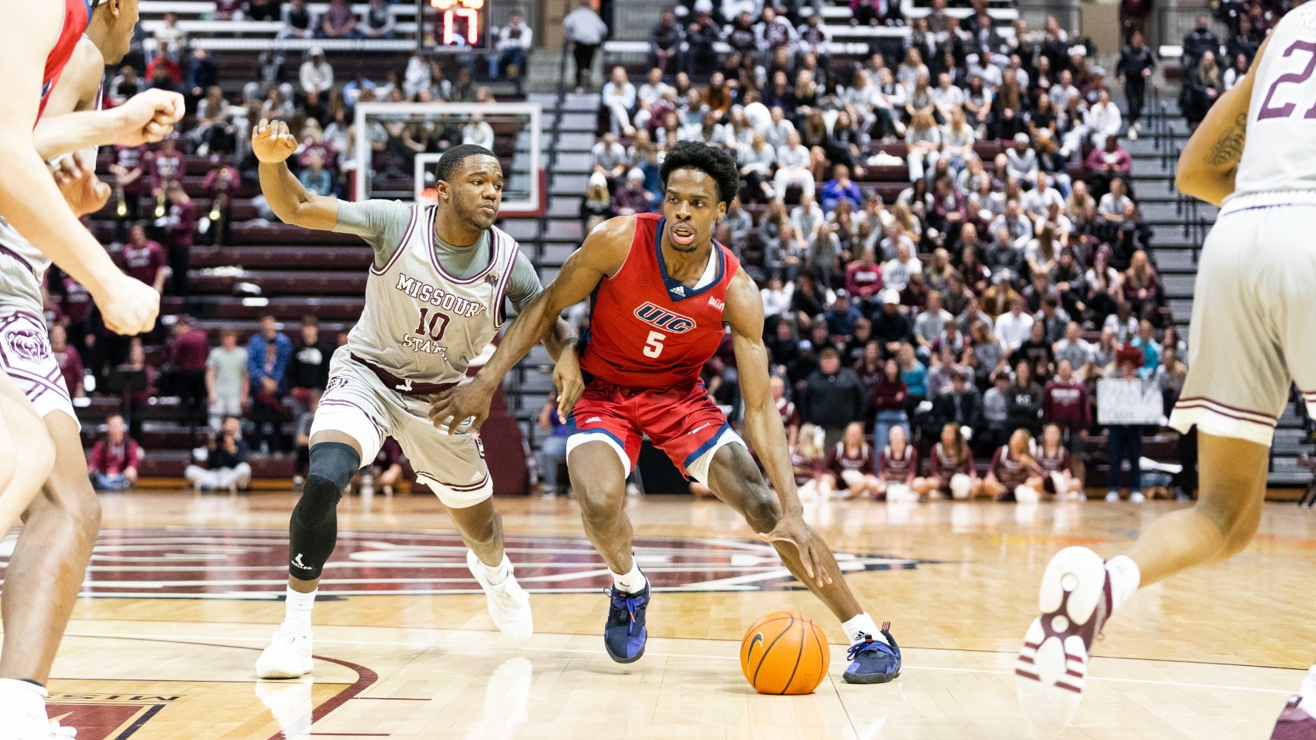 Toby Okani - Men's Basketball - UIC Athletics