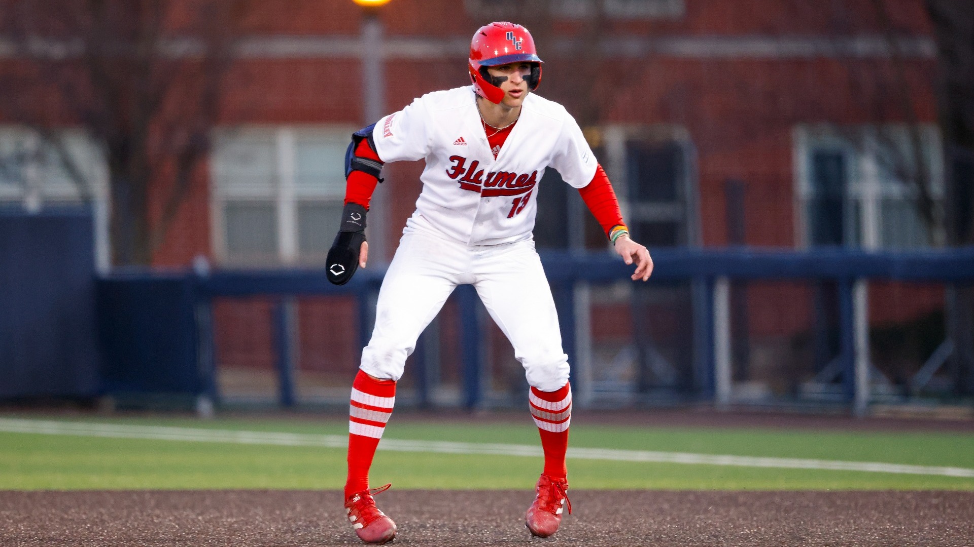 Baseball Splits Saturday Double-Header with SIUE - UIC Athletics