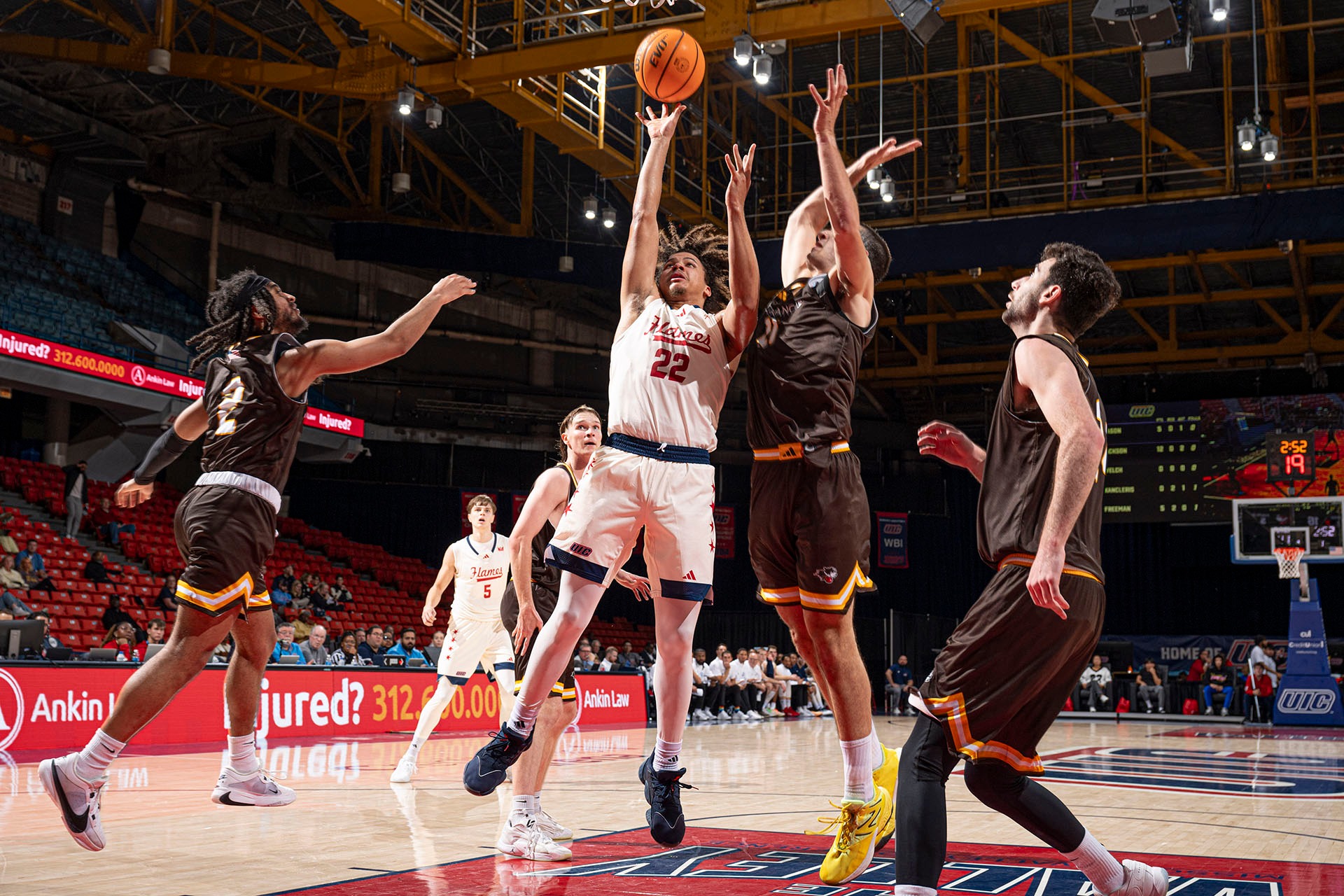 Men's Basketball Plays Host to Yale Friday Night for Homecoming - UIC ...