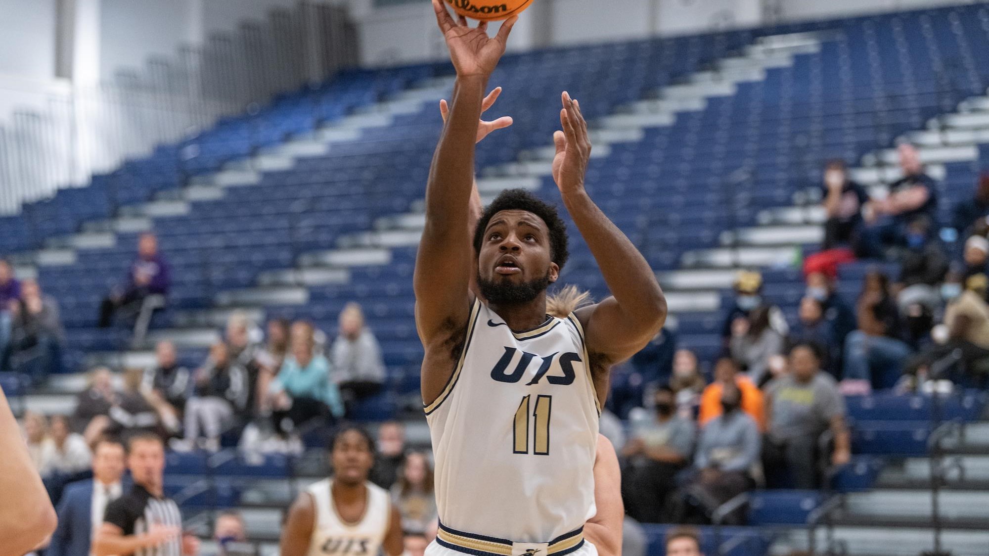 Chase Robinson - Men's Basketball - UIS Athletics