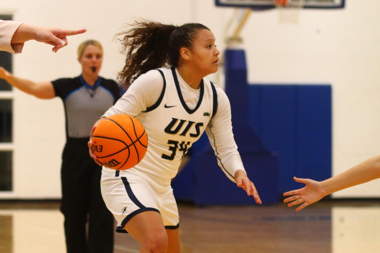 Ariyah Douglas - Women's Basketball - UIS Athletics