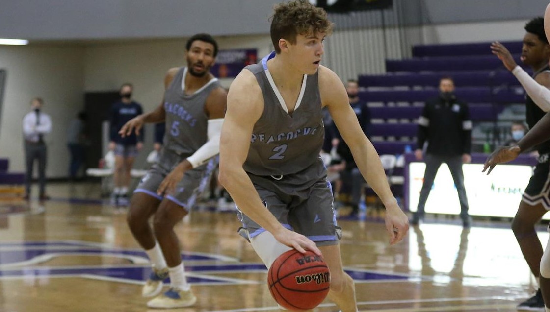 Late Run Pushes Cougars Past Peacocks - Upper Iowa University Athletics