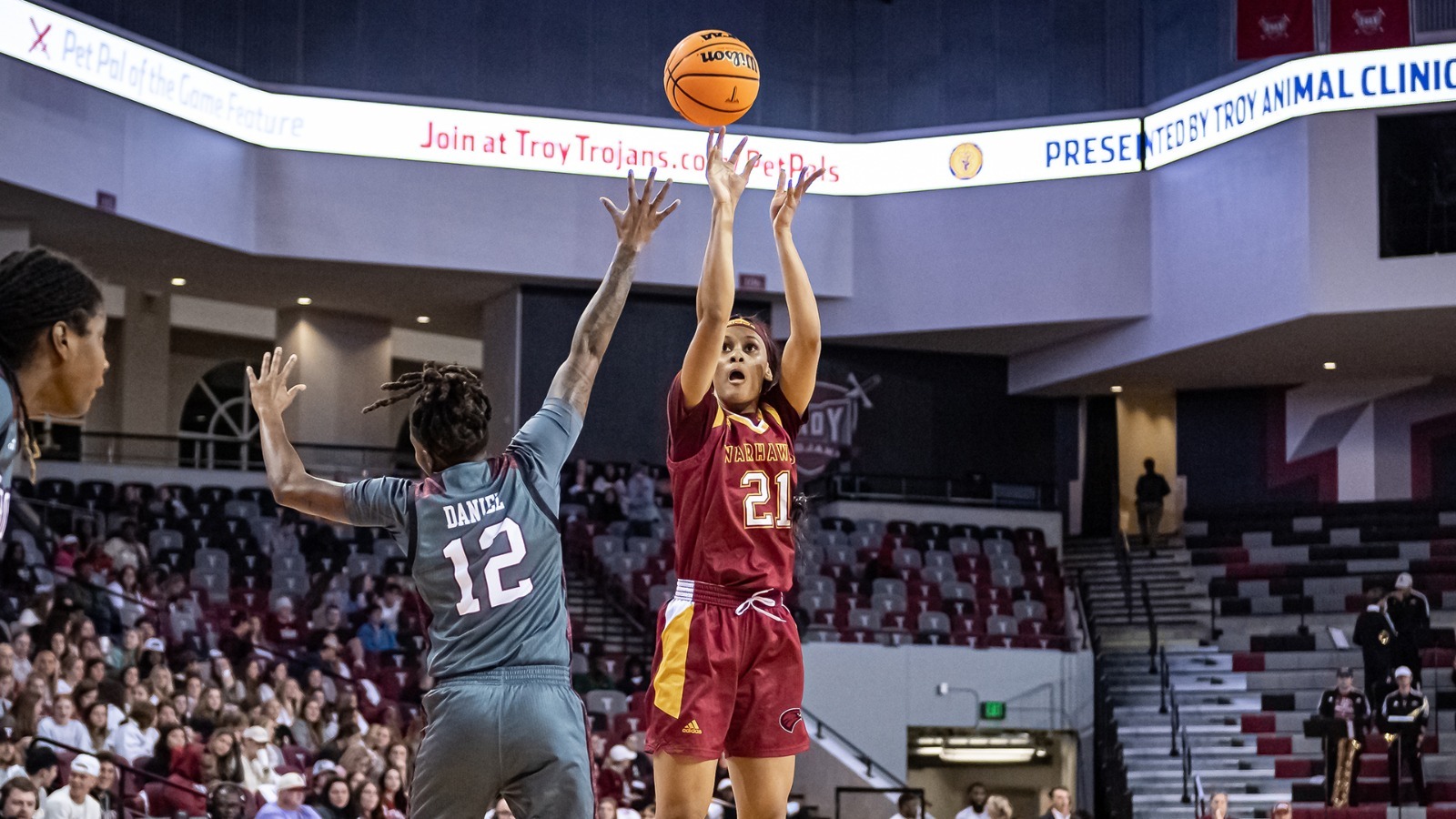 Bradford Drops 33, Manuel Adds 23 as ULM Tops Milwaukee, 73-67 ...