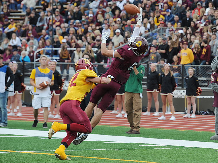 Nate Ricci - Football - UMD Athletics