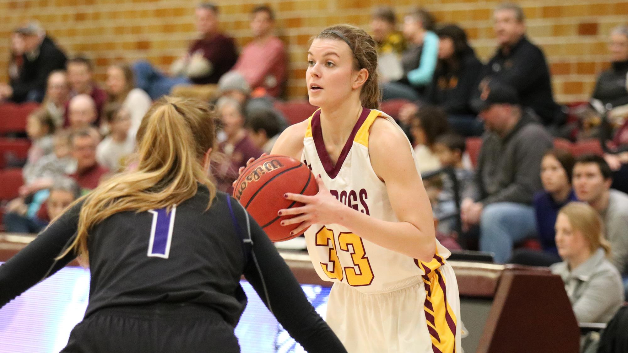 Emma Boehm - Women's Basketball - UMD Athletics
