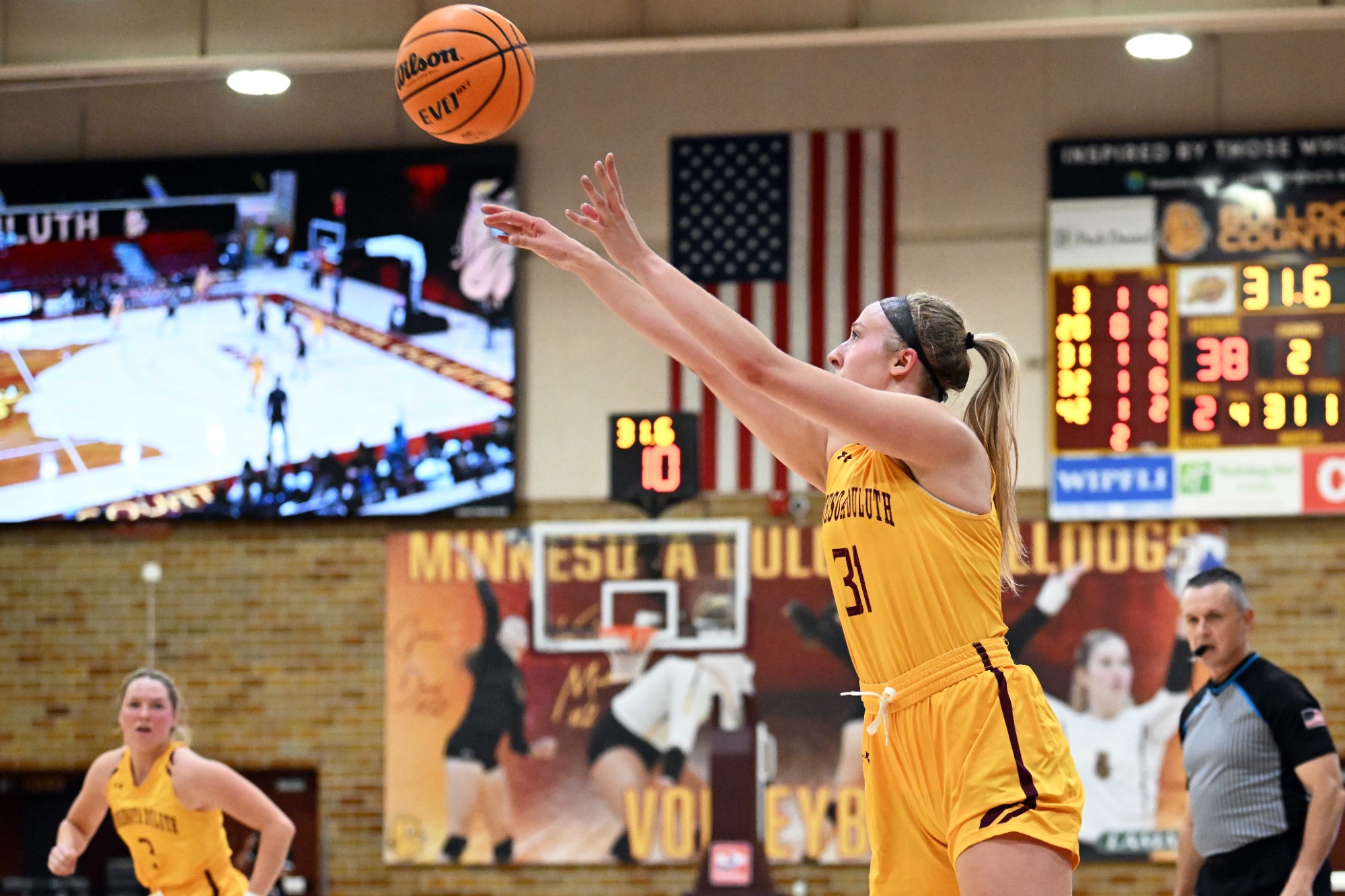 Ella Gilbertson - Women's Basketball - UMD Athletics