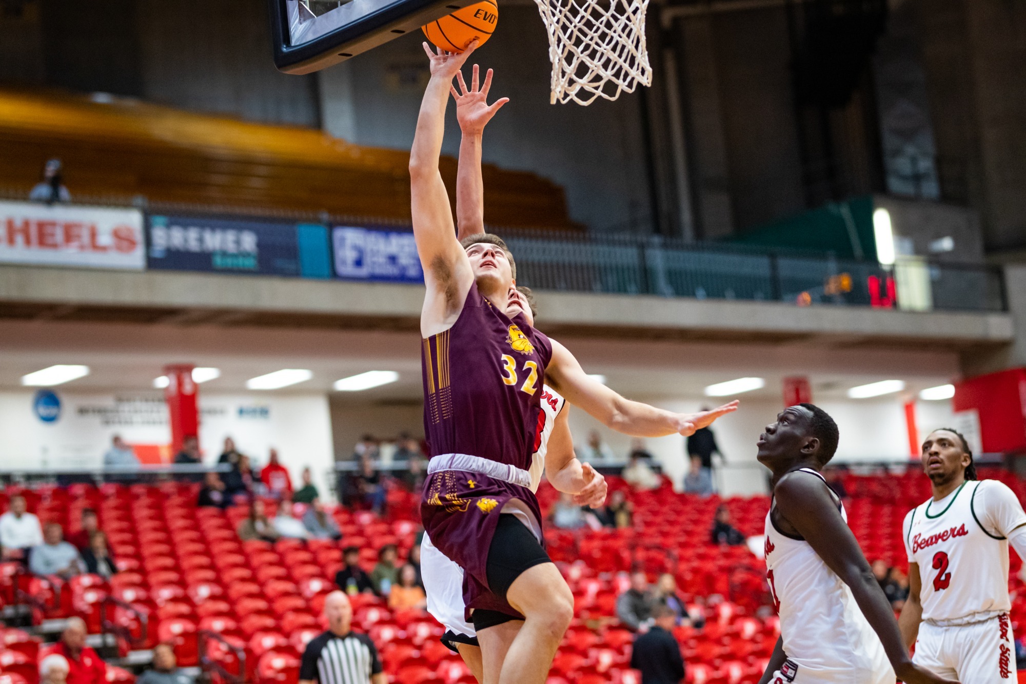 UMD MEN'S BASKETBALL OUTLASTS MINOT ON THE ROAD 95-82 - UMD Athletics