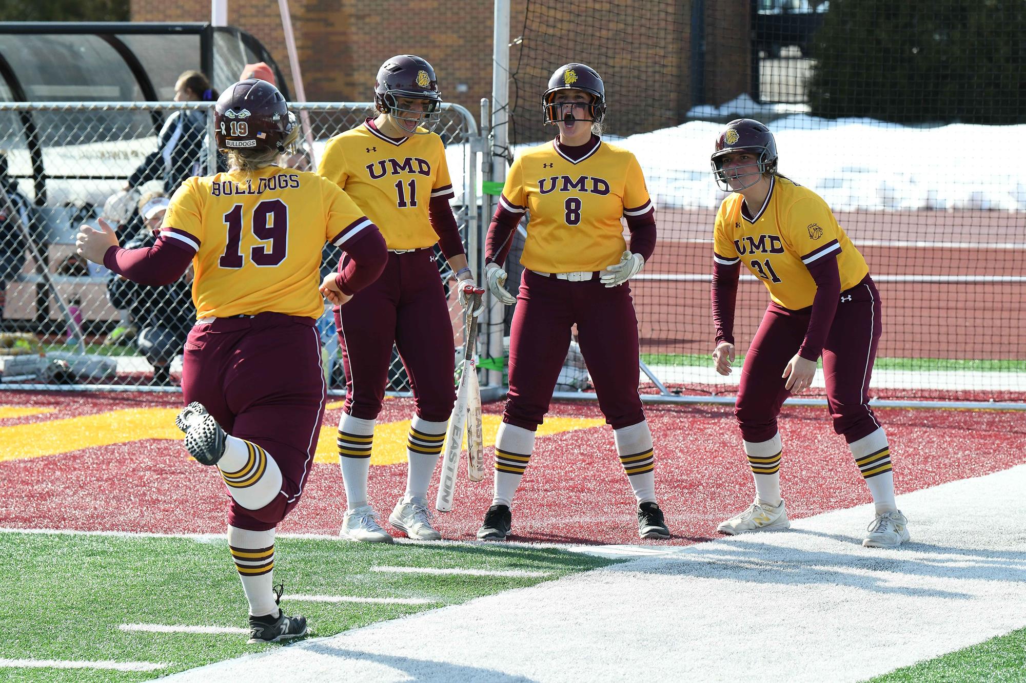 BULLDOGS SWEEP UMARY IN HOME OPENING DOUBLEHEADER - UMD Athletics