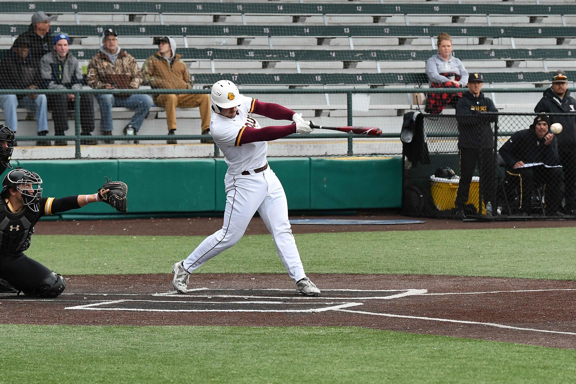 BASEBALL SPLITS DOUBLEHEADER WITH THE WILDCATS - UMD Athletics