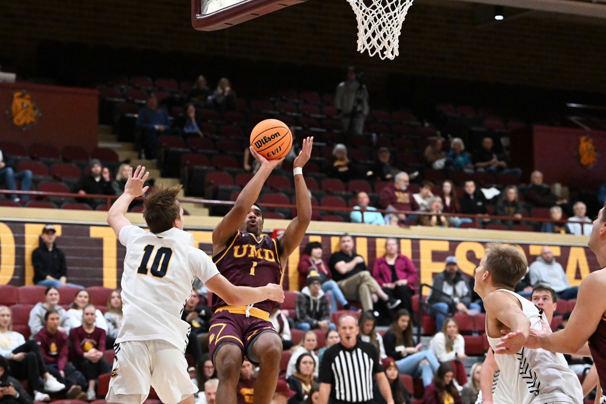 #16 Men’s Basketball Pushes Past Michigan Tech, Wieck Reaches 100 UMD ...