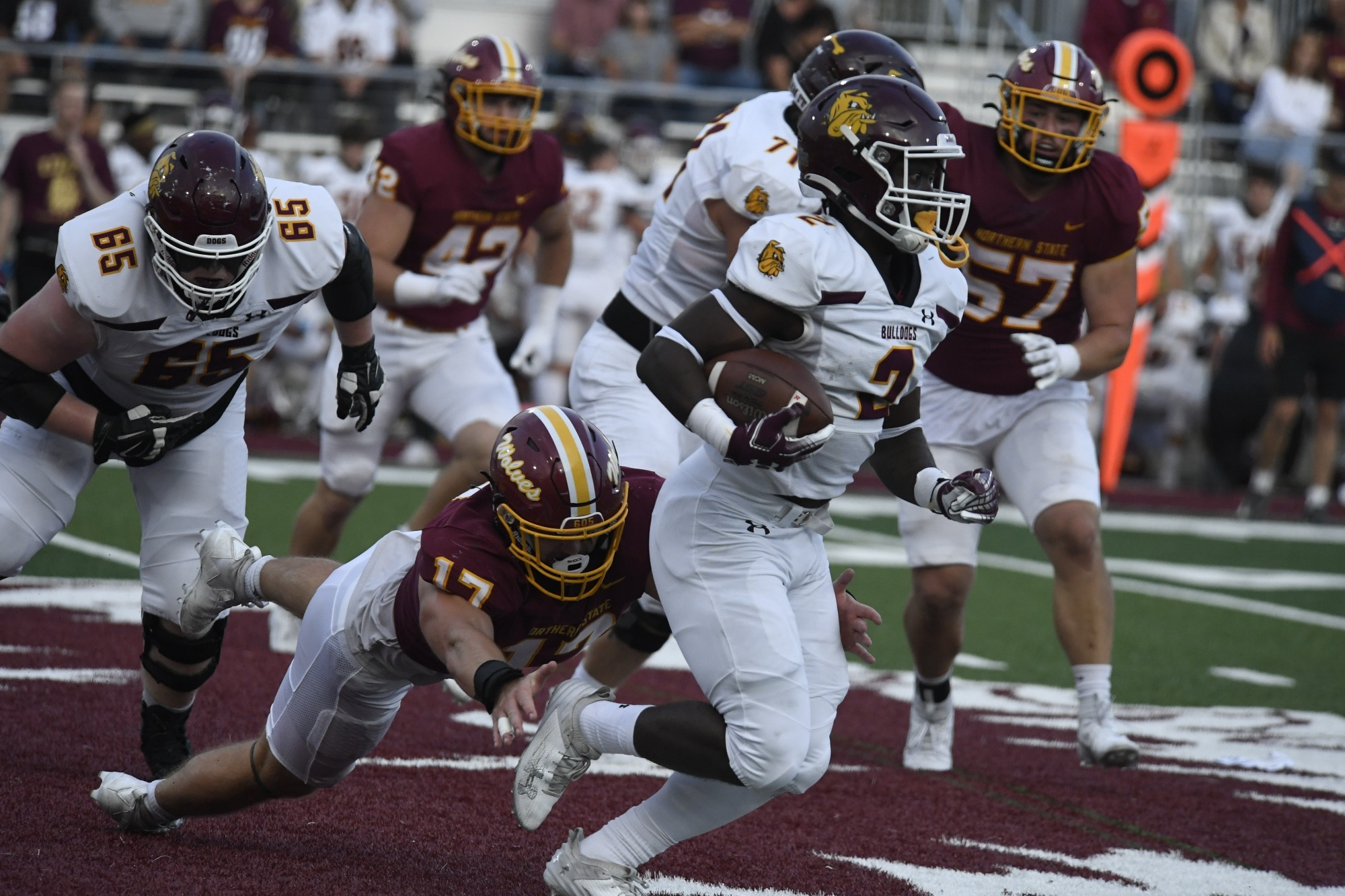 UMD Defeats Northern State 41-21 in Aberdeen to Improve to 2-0 - UMD ...