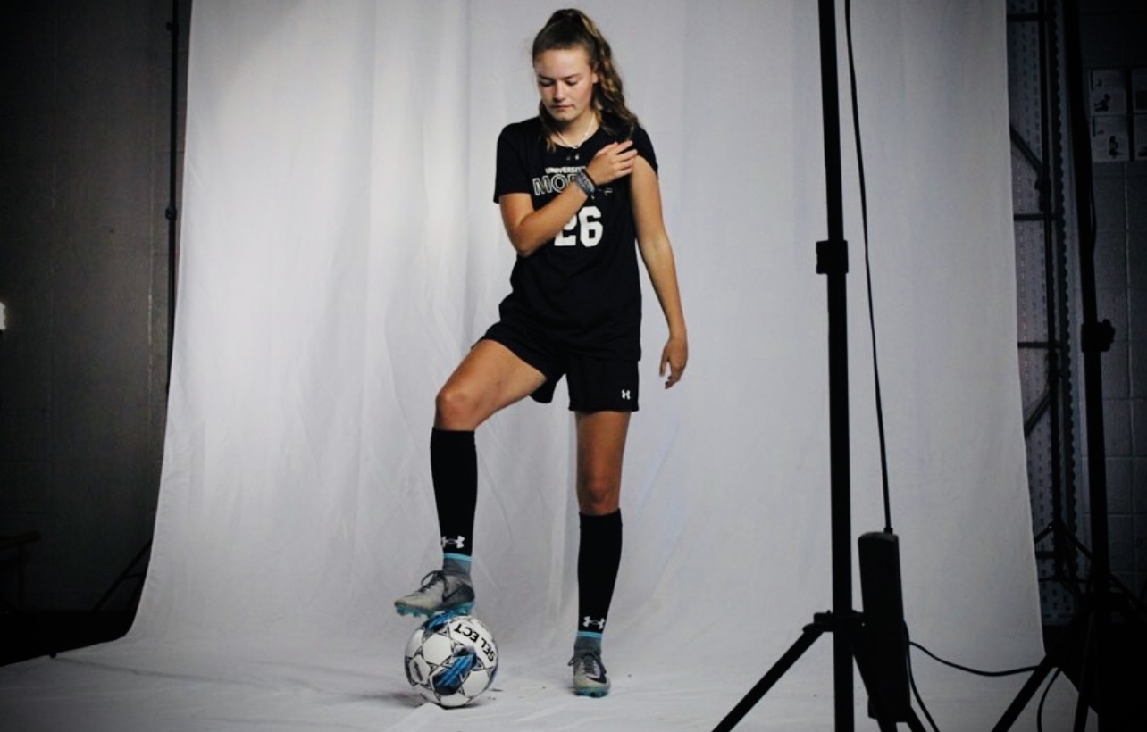 Sophie Roberts' Career Day Lifts Mobile to Commanding Victory Over ...