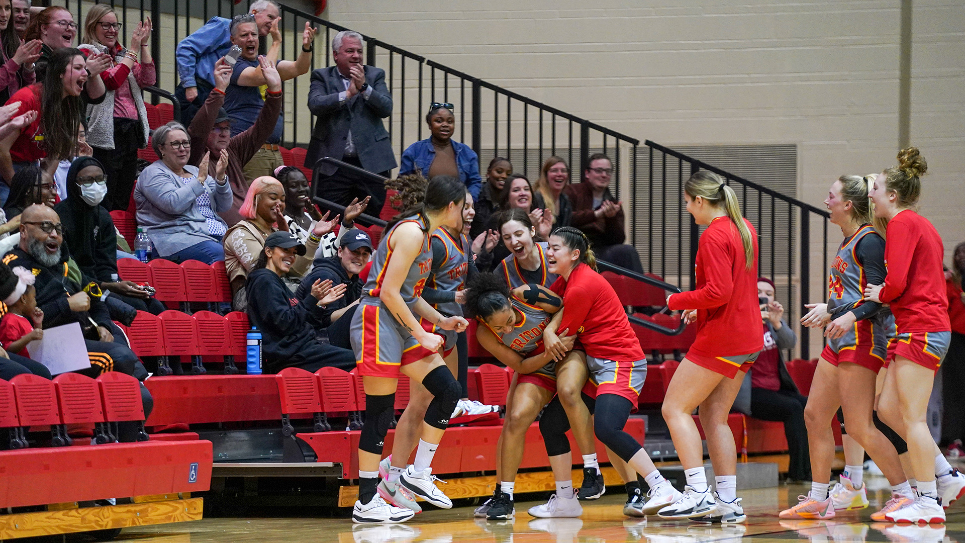 Stokes Buzzer Beater Lifts UMSL Past Greyhounds - University of Missouri - St. Louis Athletics