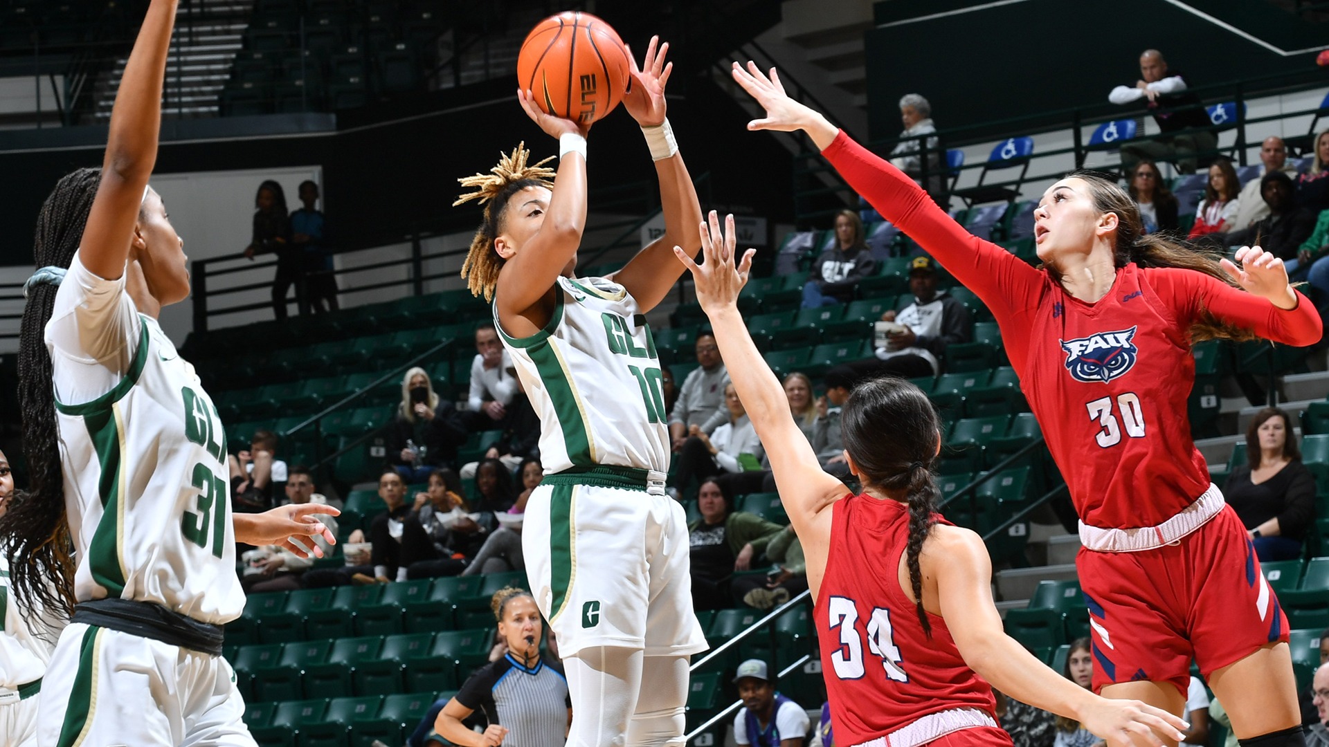 Dazia Lawrence - Women's Basketball - Charlotte Athletics