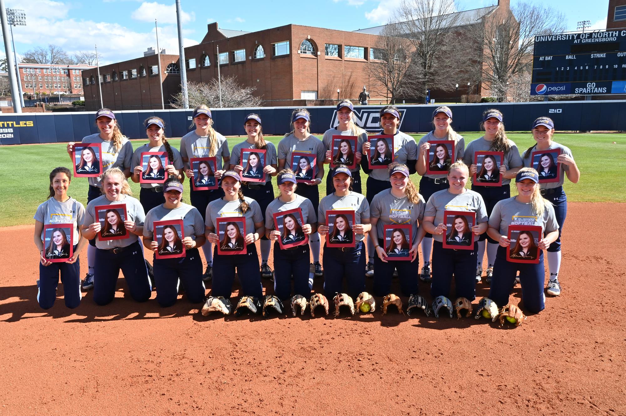 UNCG Softball Meets Academy Award winner Geena Davis - UNC Greensboro