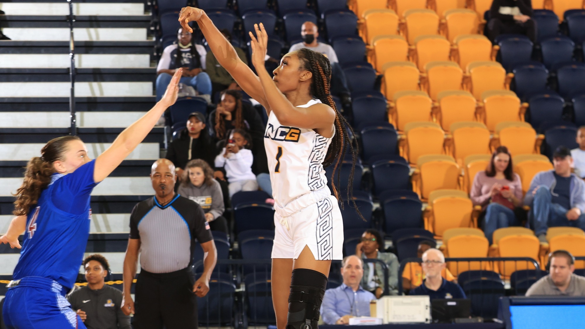 Women’s Basketball Edges Mercer in SoCon Opener - UNC Greensboro