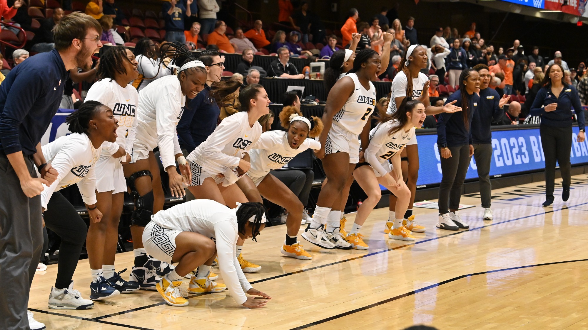 Women's Basketball Tops Mercer in Overtime Win, Patterson Wins 100th ...