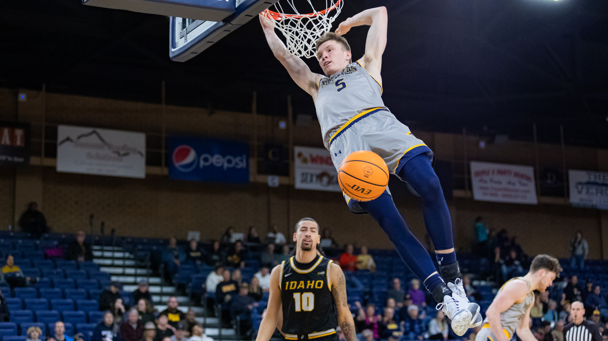 Dalton Knecht - 2022-23 - Men's Basketball - University of Northern ...