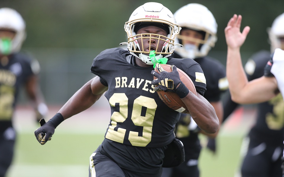 Football Rallies But Falls To Frostburg State - UNCP Athletics