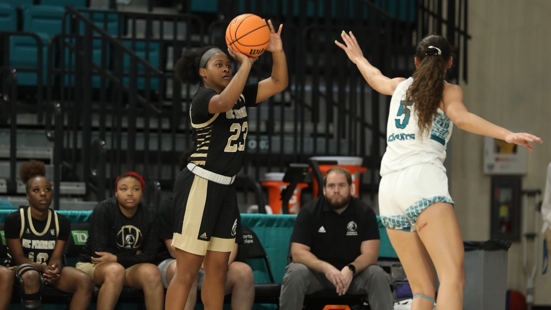 Kalaya Hall - Women's Basketball - UNCP Athletics