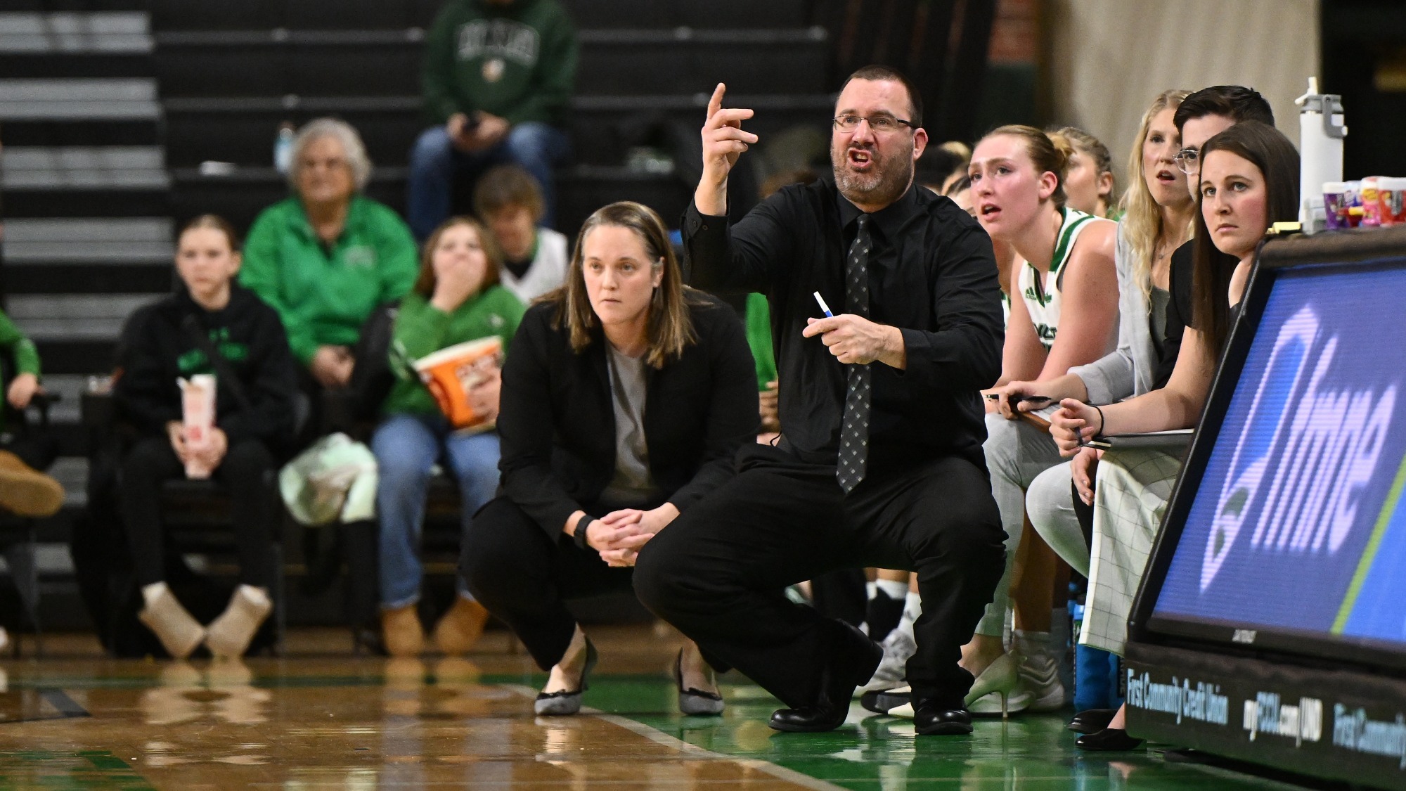 Hutter signs six newcomers to 2025-26 UND women's basketball roster ...