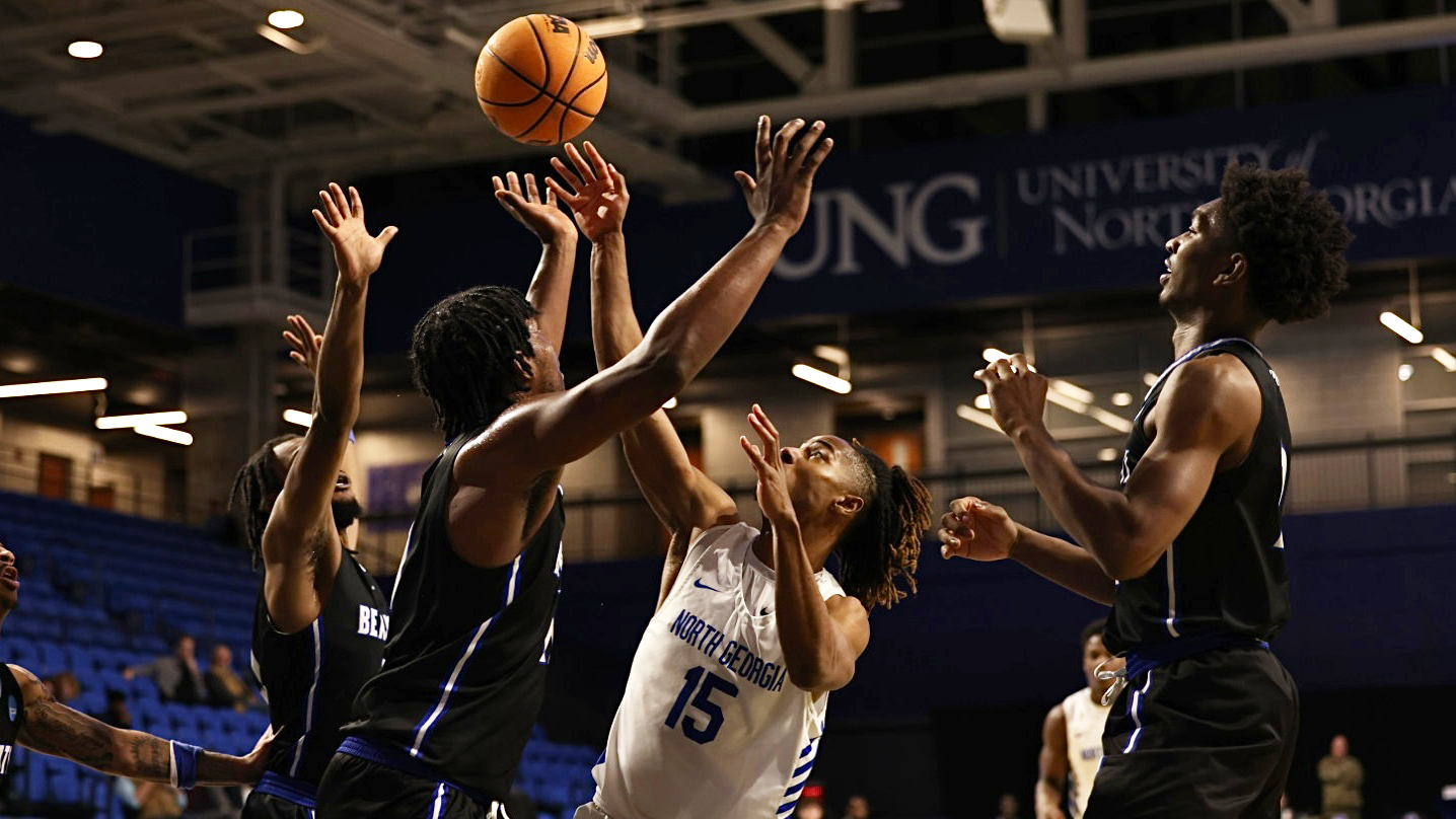 No. 19 Lander Escapes With Win In PBC Thriller, 82-80 - University of ...