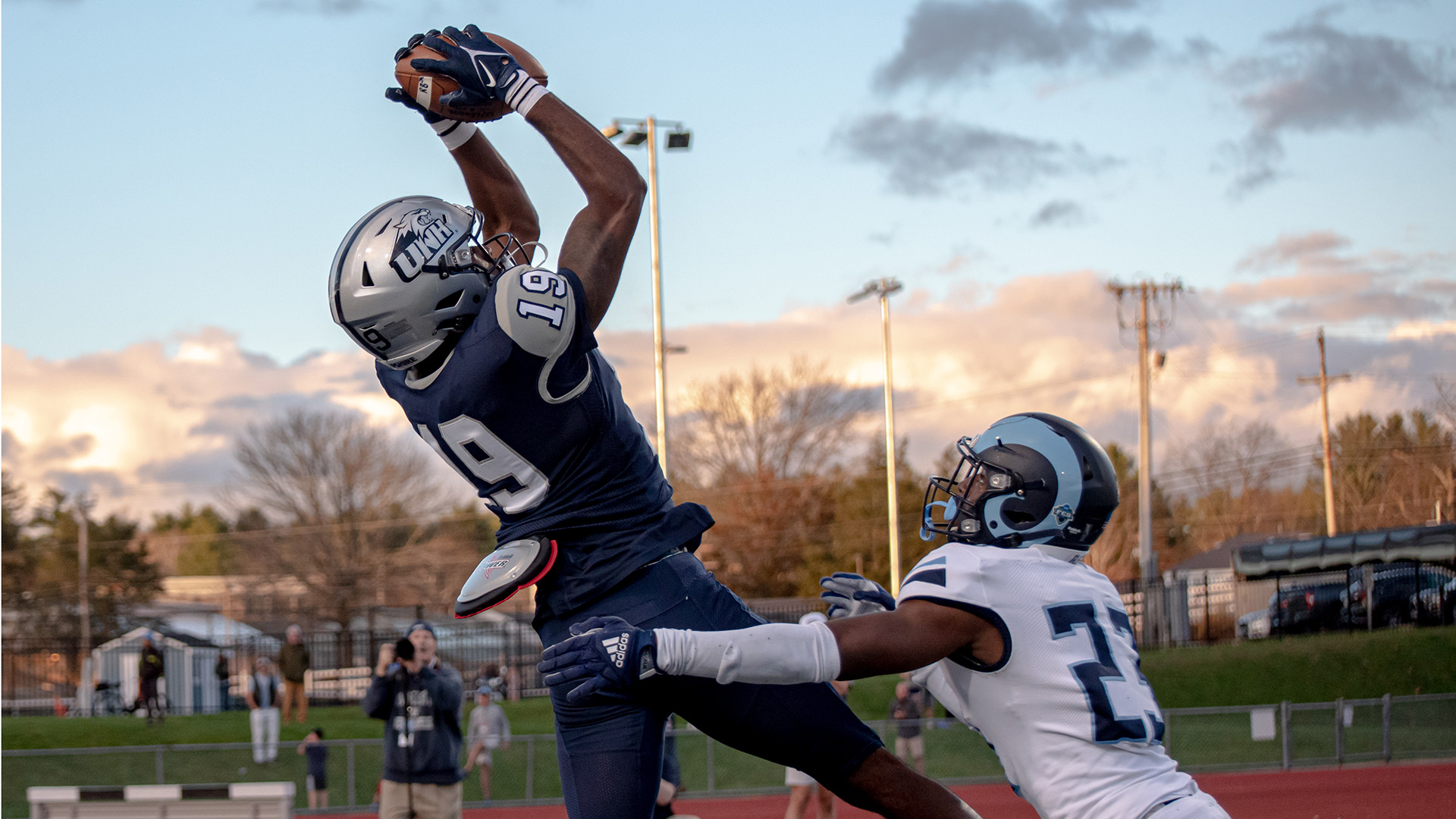 Linkins' Late TD Catch Lifts #21 UNH Past #22 URI, 31-28 - University ...
