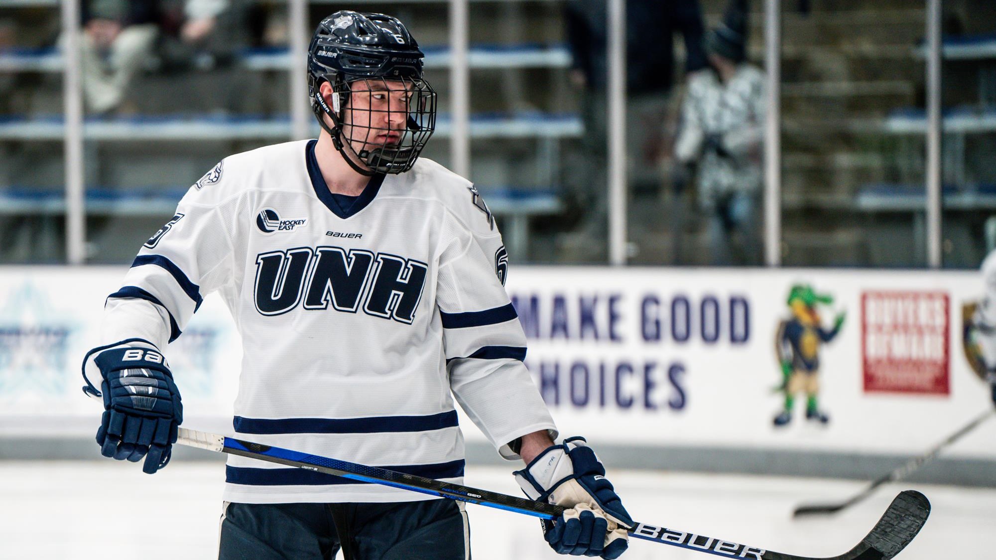 Lucas Herrmann - 2021-22 - Men's Ice Hockey - University of New ...