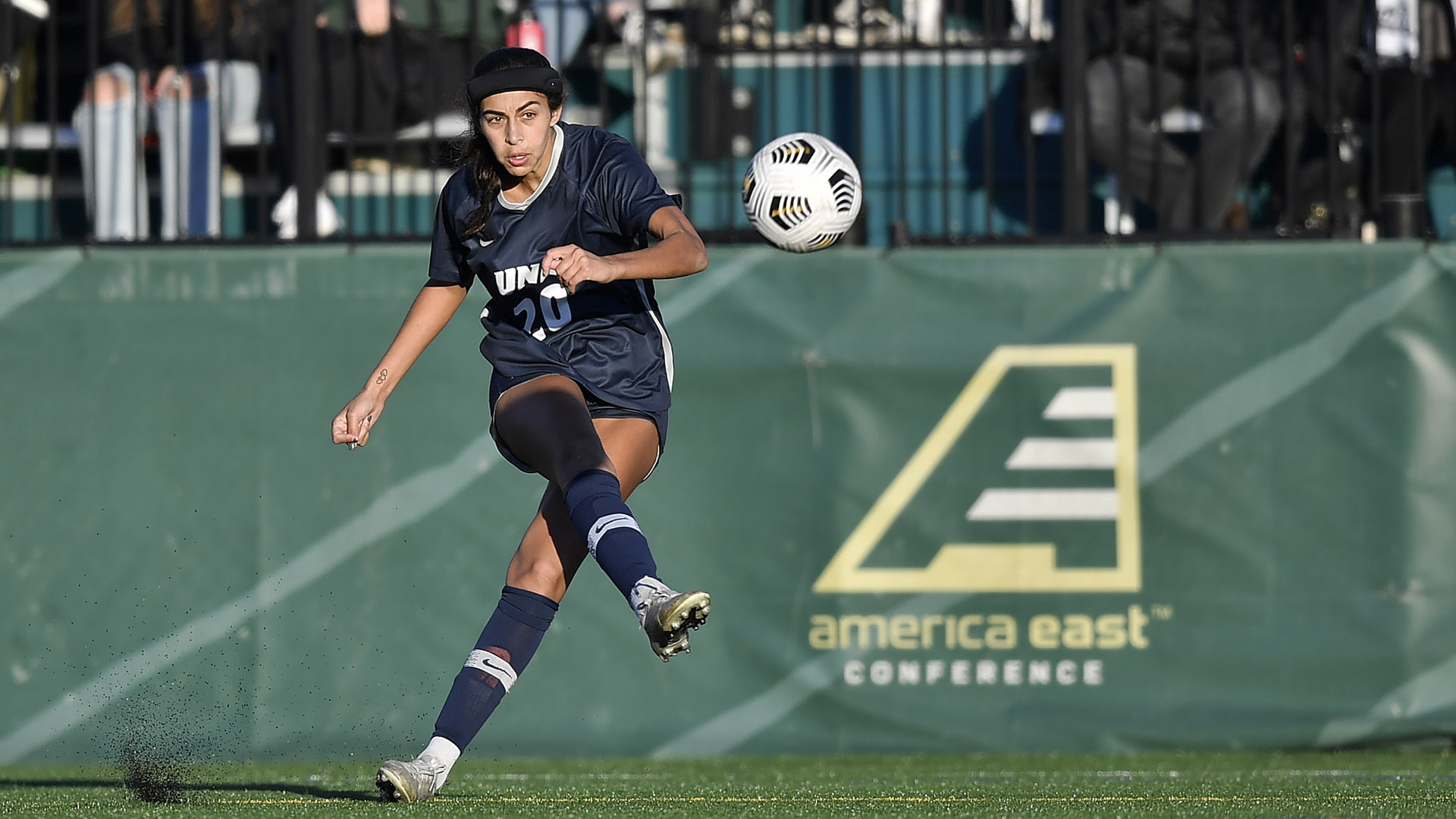 Kelly Scores Goal in Season-Opening 2-1 Loss at Syracuse - University ...