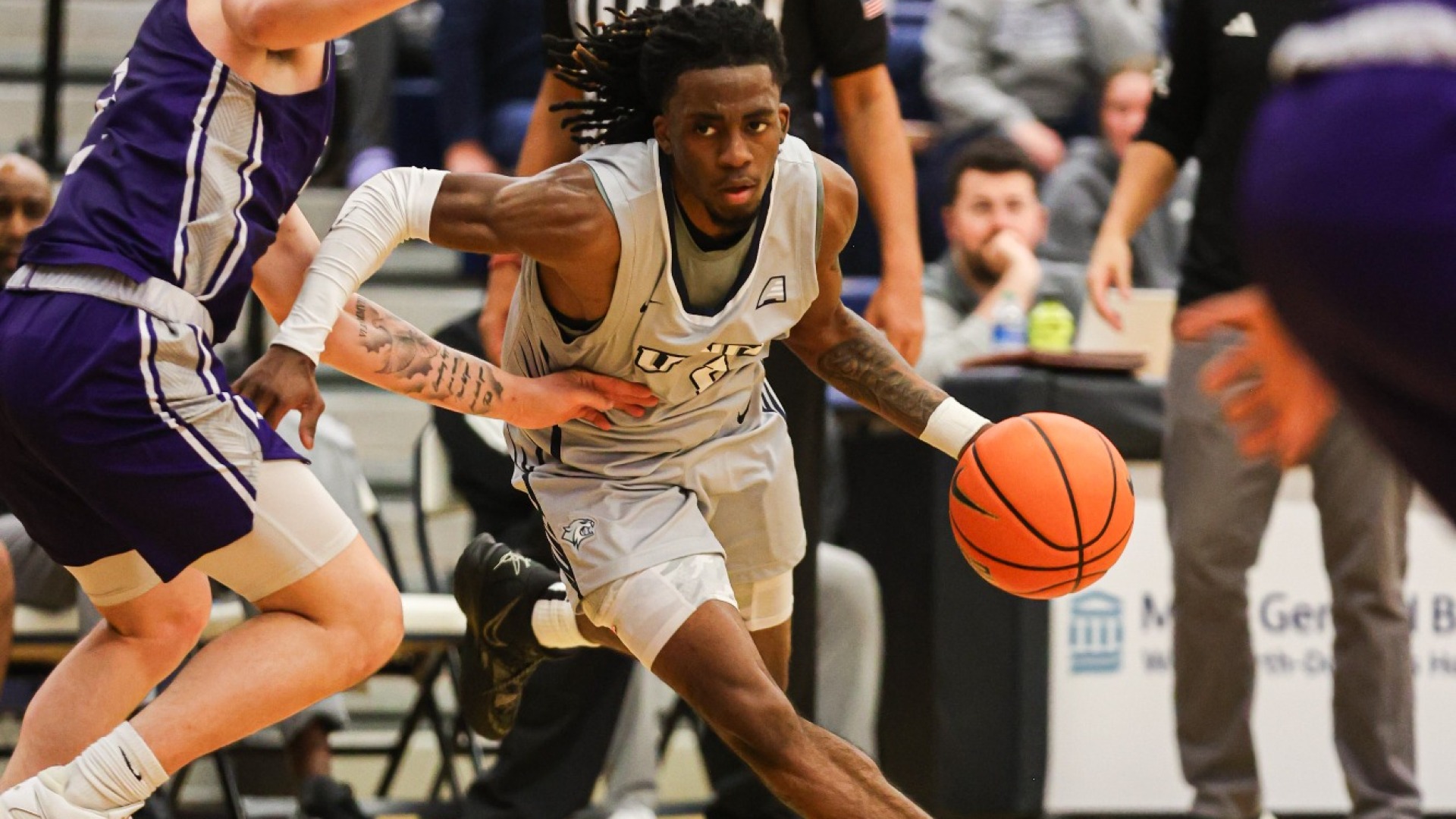 Dior Davis - 2023-24 - Men's Basketball - University of New Hampshire ...