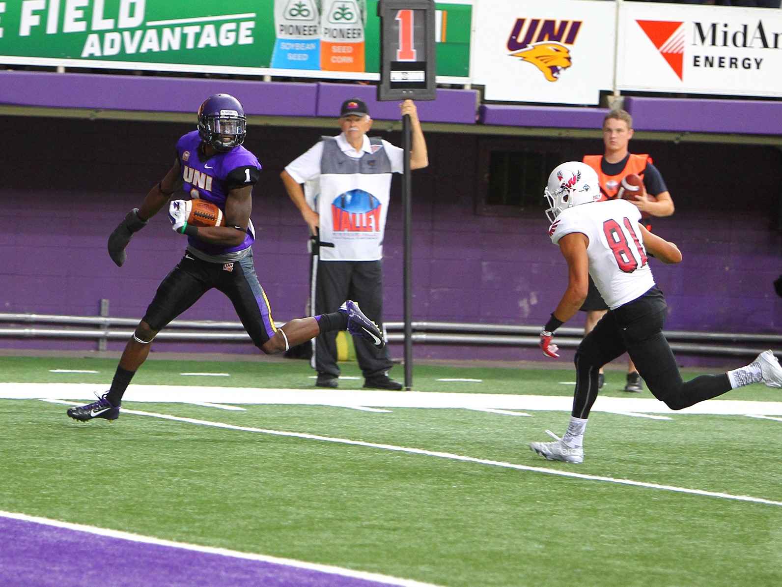 Deiondre' Hall - 2015 - Football - UNI Athletics