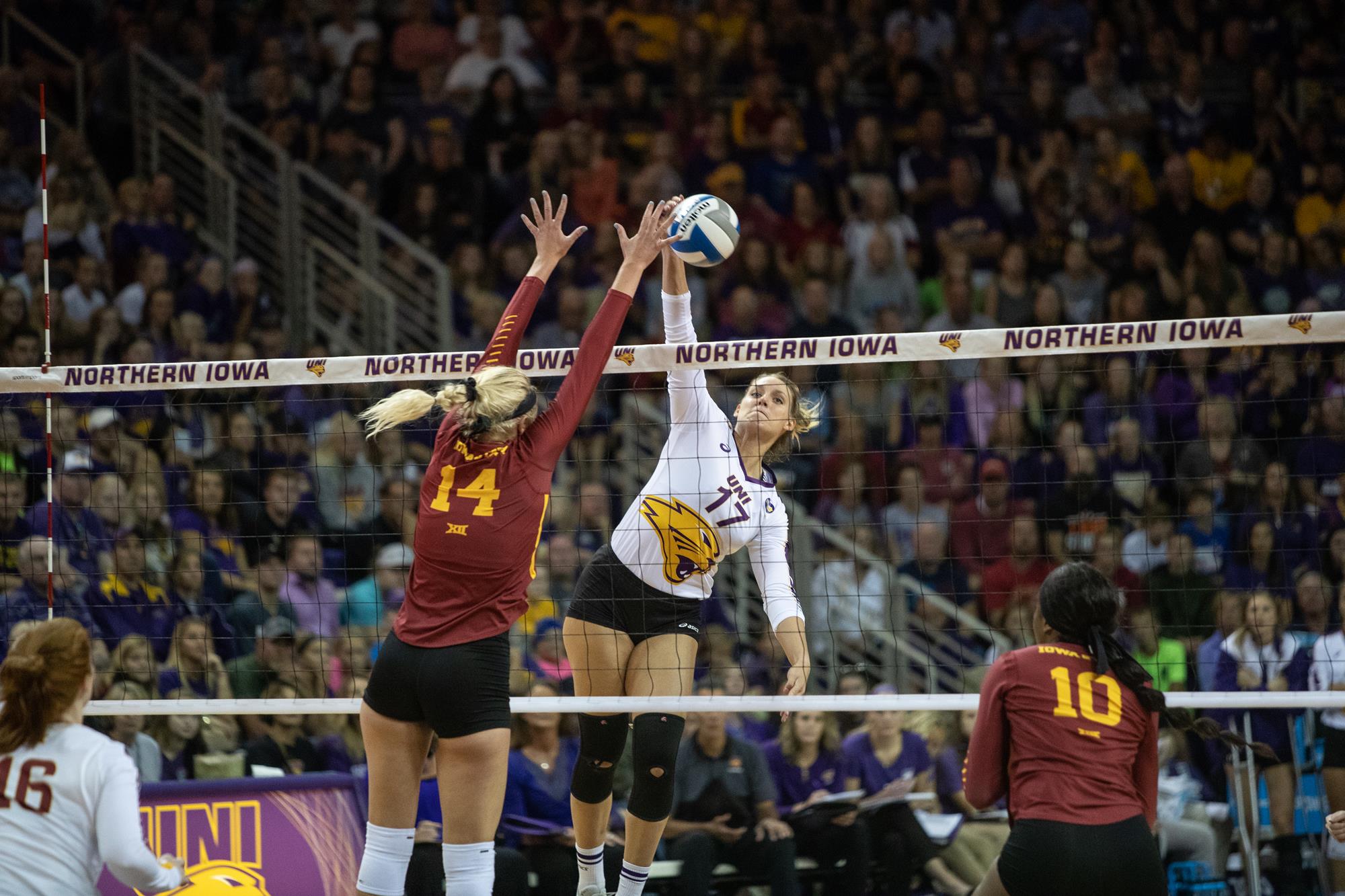 UNI Volleyball Sweeps Drake to Open MVC Play - UNI Athletics