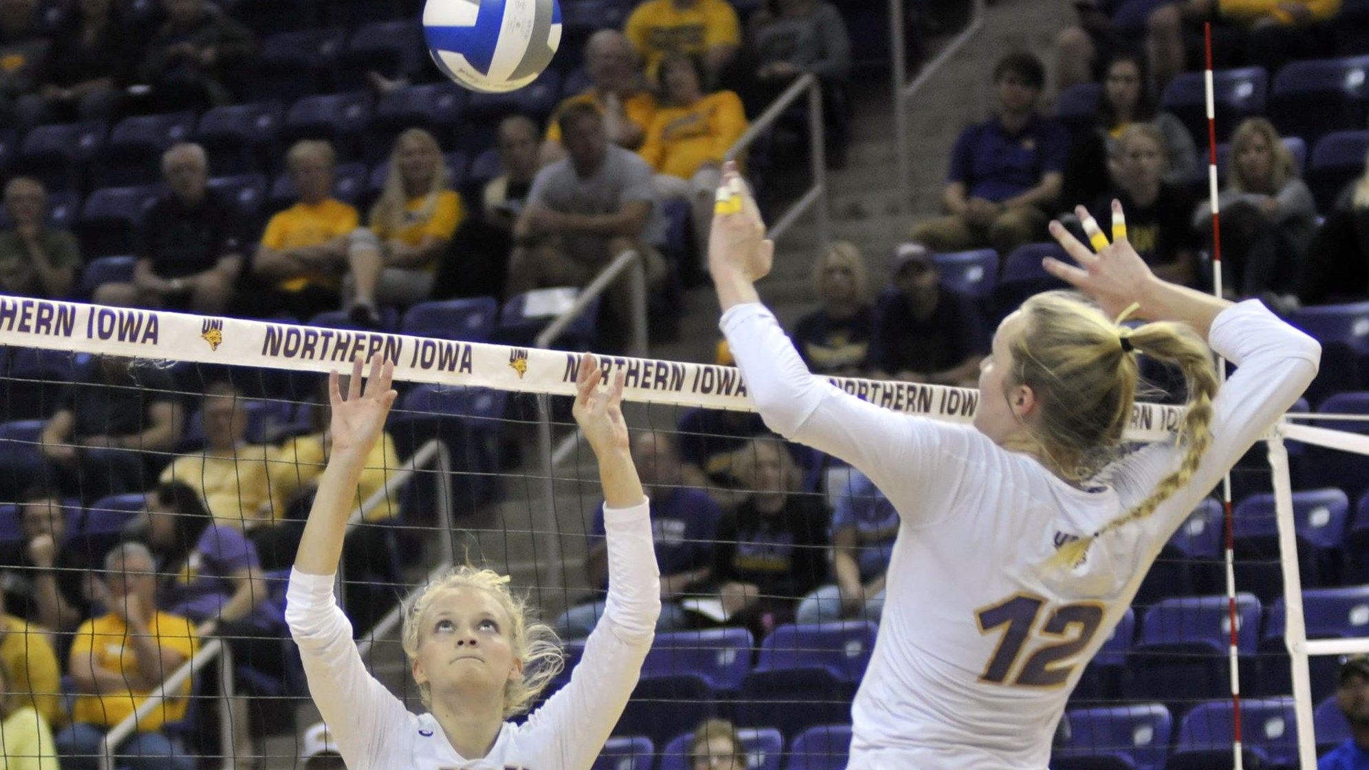 Volleyball Falls to #4 Texas, 1-3 - UNI Athletics