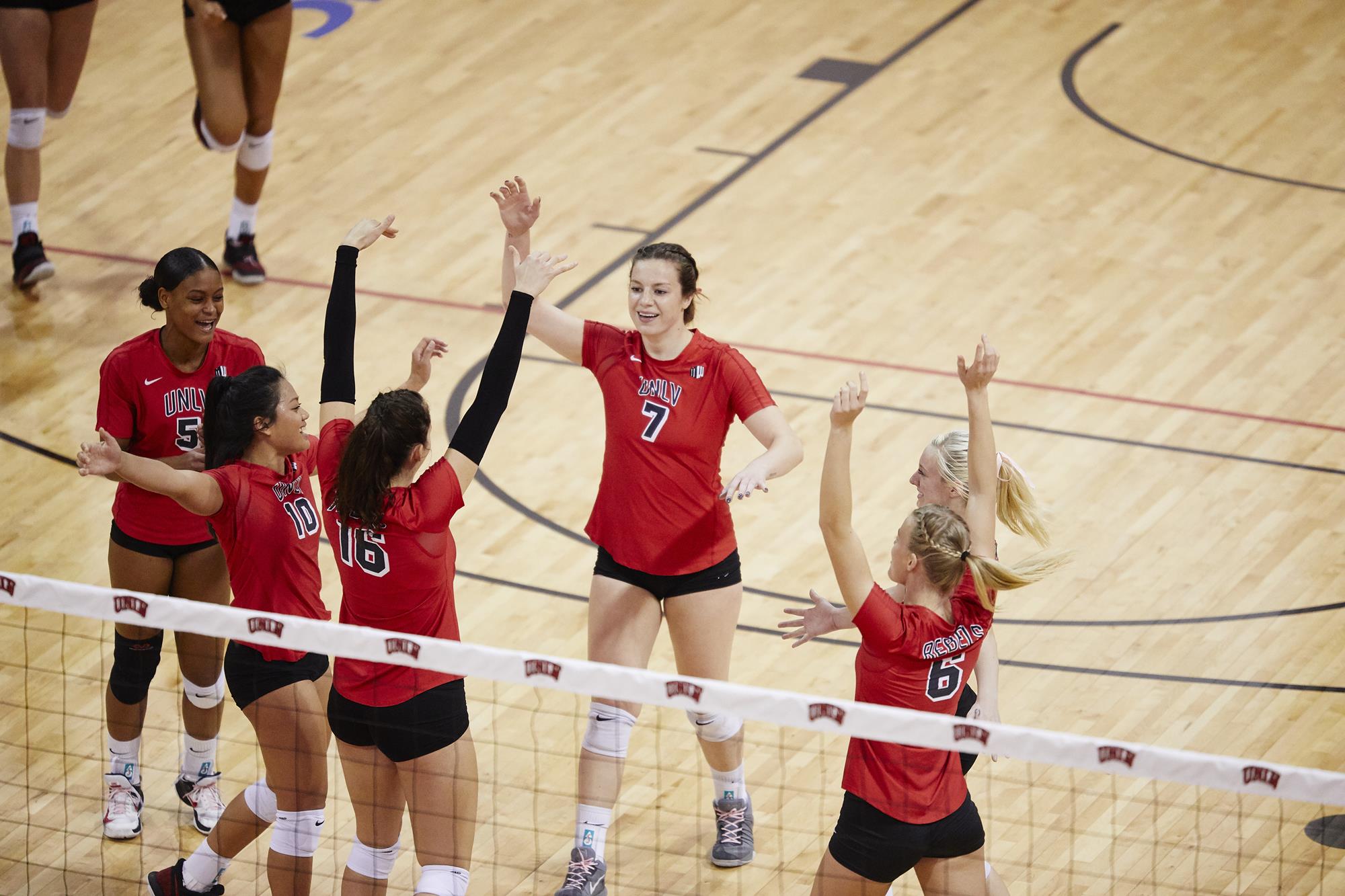 Elsa Descamps - Women's Volleyball - University of Nevada Las Vegas ...
