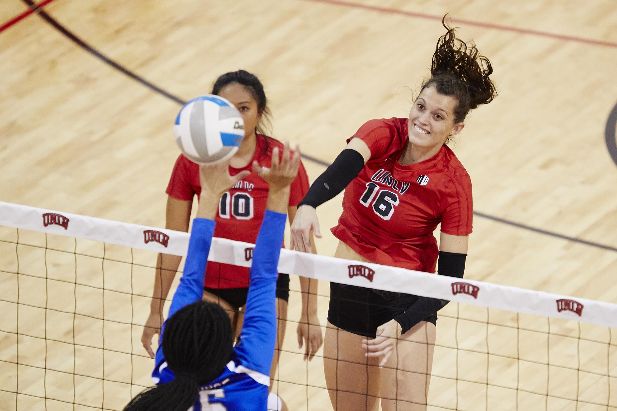 Elsa Descamps - Women's Volleyball - University of Nevada Las Vegas ...